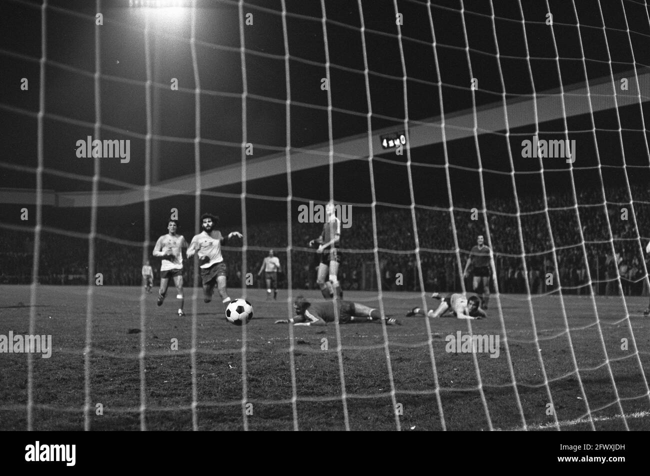 PSV against Ajax 6-2; Edstrom scores 5-0, from left to right Krol ...