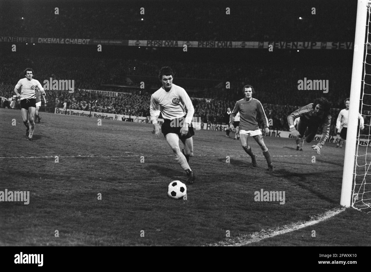 PSV against Roda JC (final KNVB cup); fltr: Andre Broeks (Roda), Rene ...