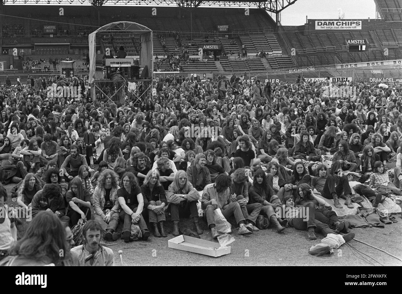 Music festival audience, May 22, 1972, concerts, music, pop festivals ...