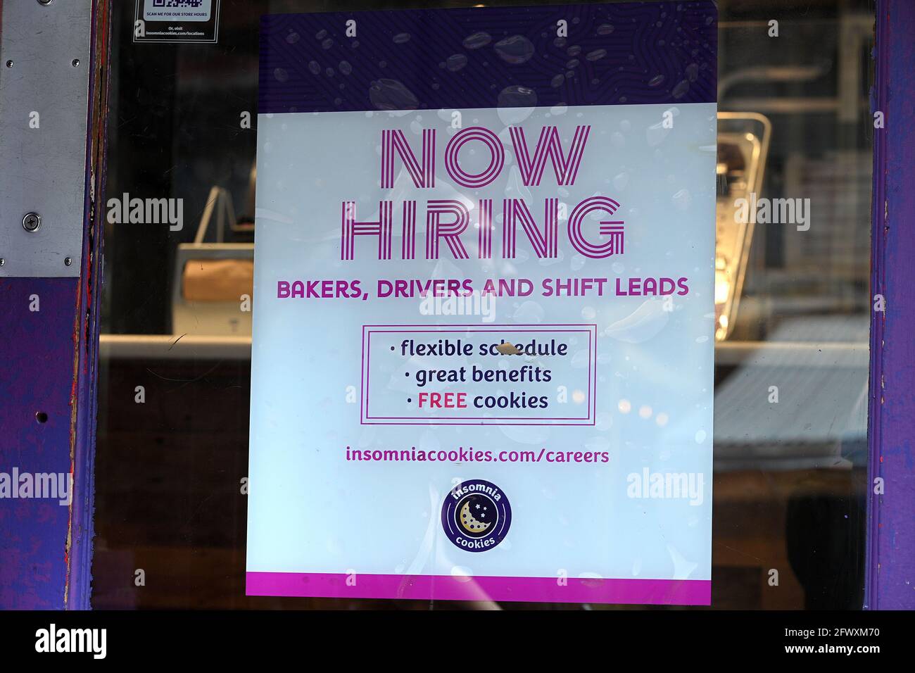 Multiple hiring signs hi-res stock photography and images - Alamy