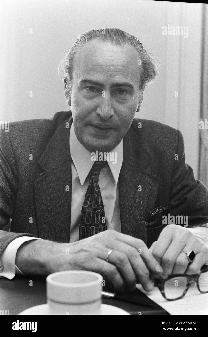 PvdA group meeting, numbers 3 and 4 H. Vredeling , numbers 5 and 6 J. A ...