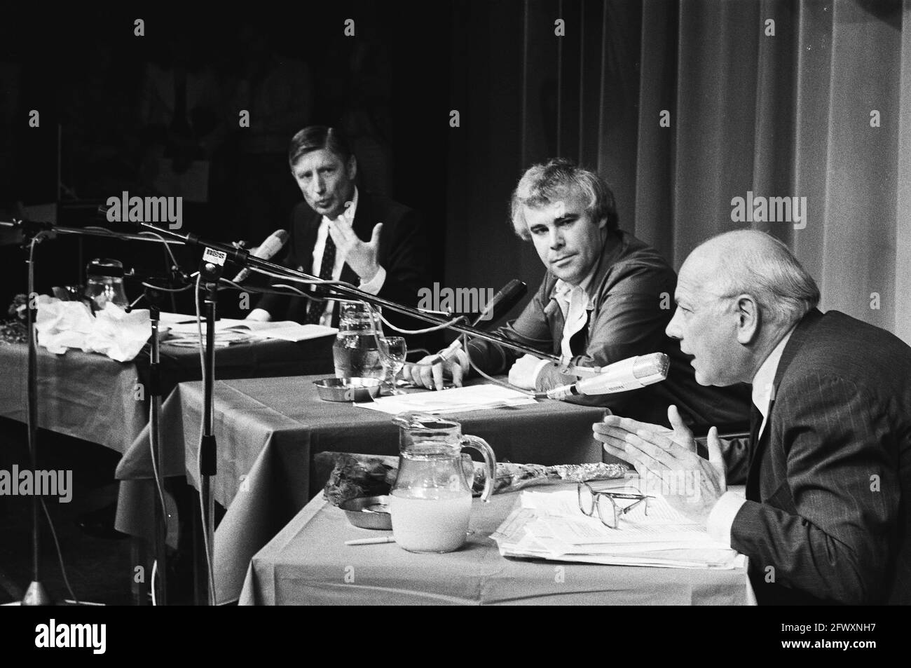 Debate led Black and White Stock Photos & Images - Alamy