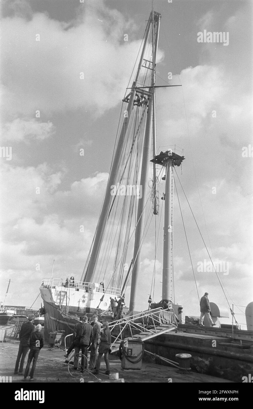 Radio ship Dolphin , Laisses Faire at the ZSM at Zaand for new mast ...