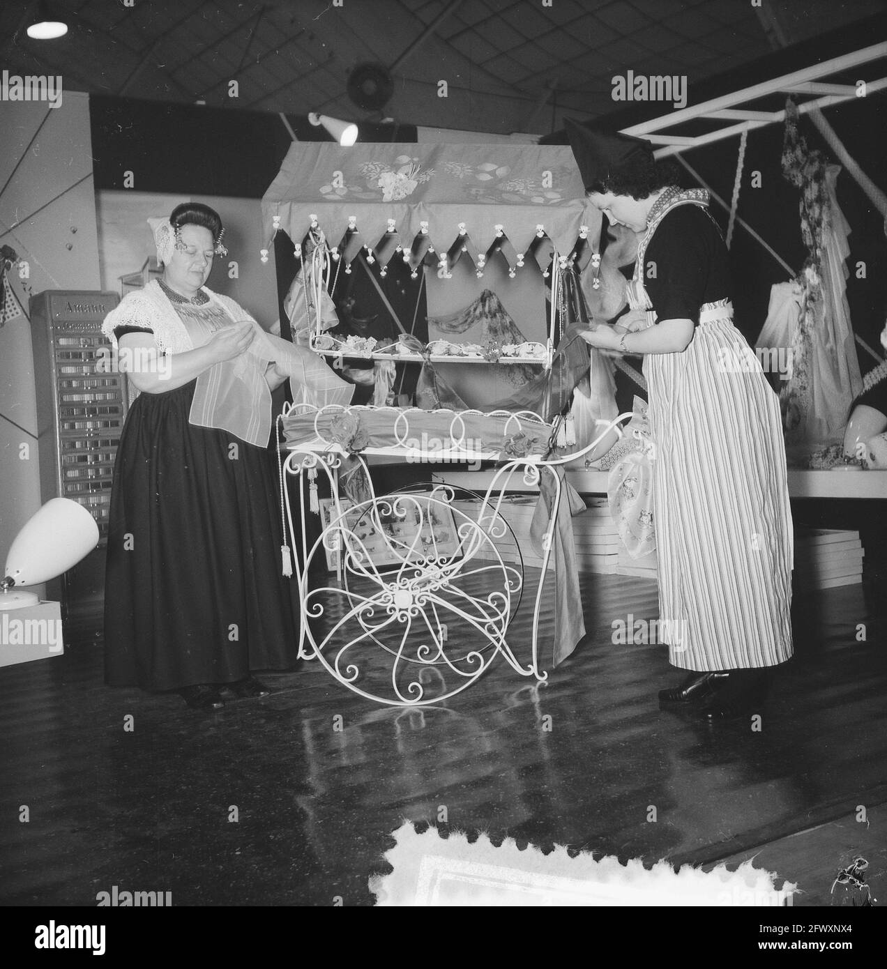 RAI building textile fair Volendam and Walcheren at the fair, 23 ...