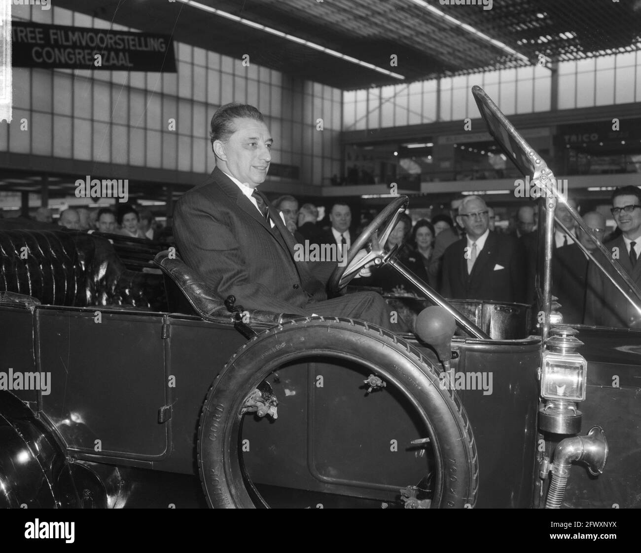 RAI opened, minister J. van Aartsen and wife in a, February 18, 1965 ...