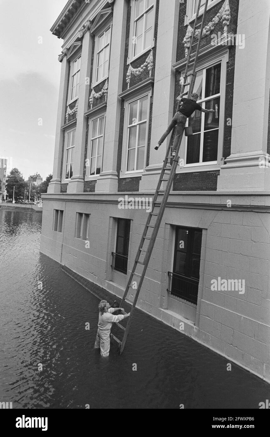 Photo washers Black and White Stock Photos & Images - Alamy