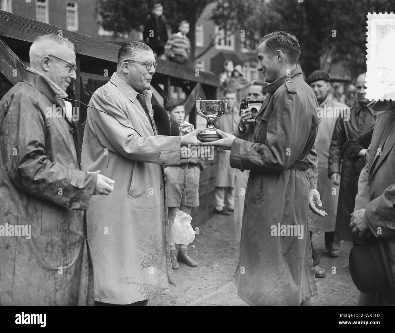 Cinder track hi-res stock photography and images - Alamy
