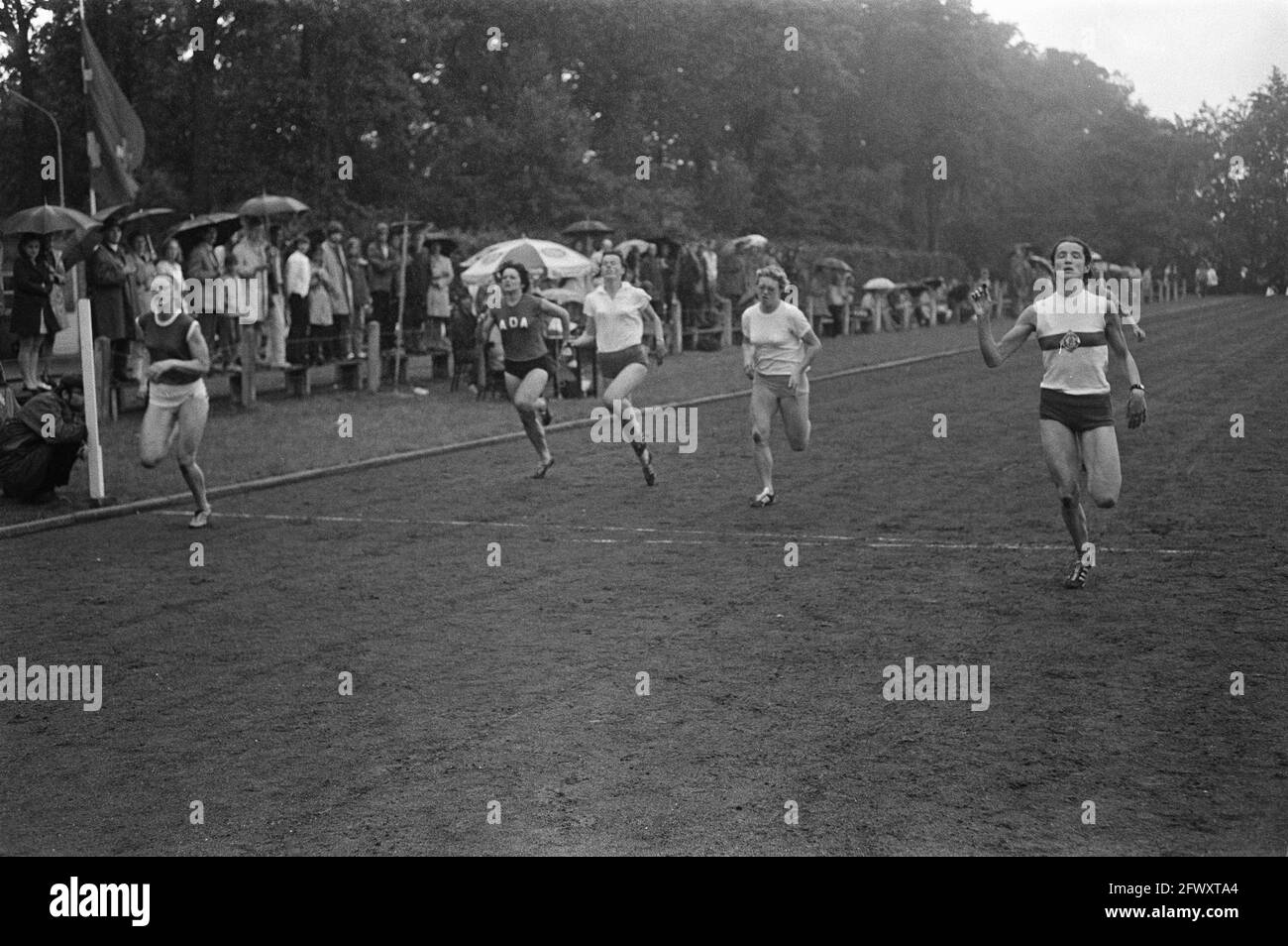 Women athletics 1970 hi-res stock photography and images - Alamy