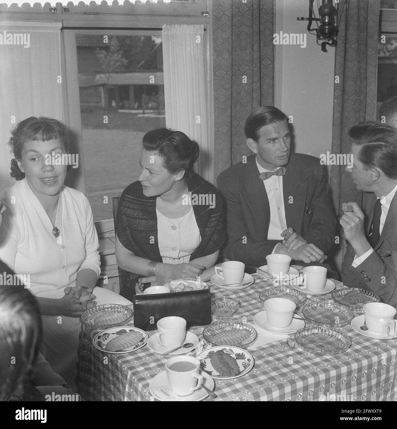 Secretari hi-res stock photography and images - Alamy