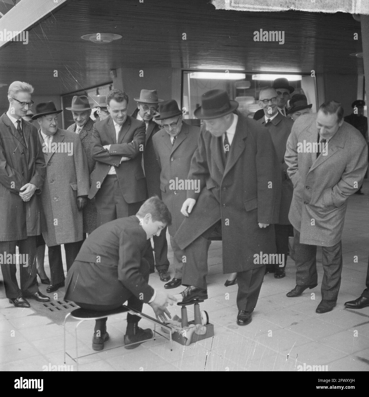 Heusdens unveiled sculpture hi-res stock photography and images - Alamy