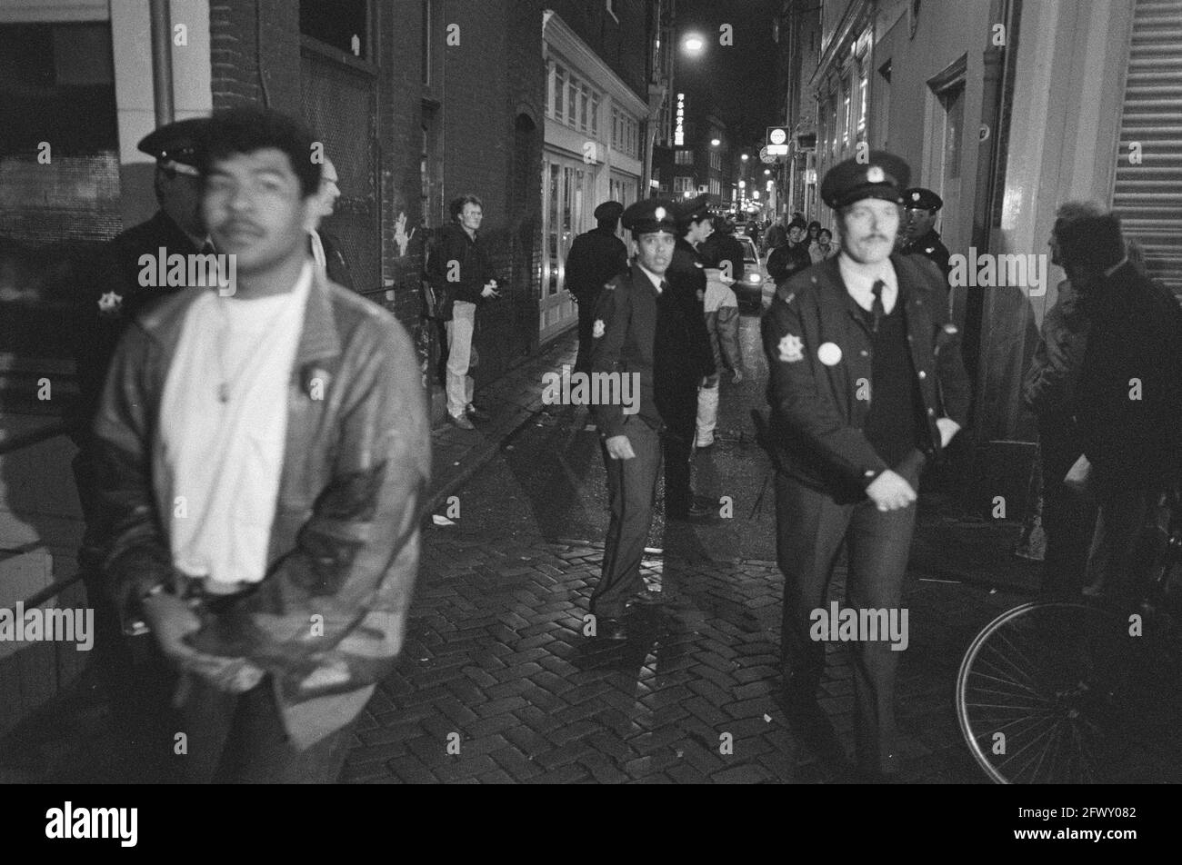 Police protest action in Amsterdam; massive patrol at night in Red ...