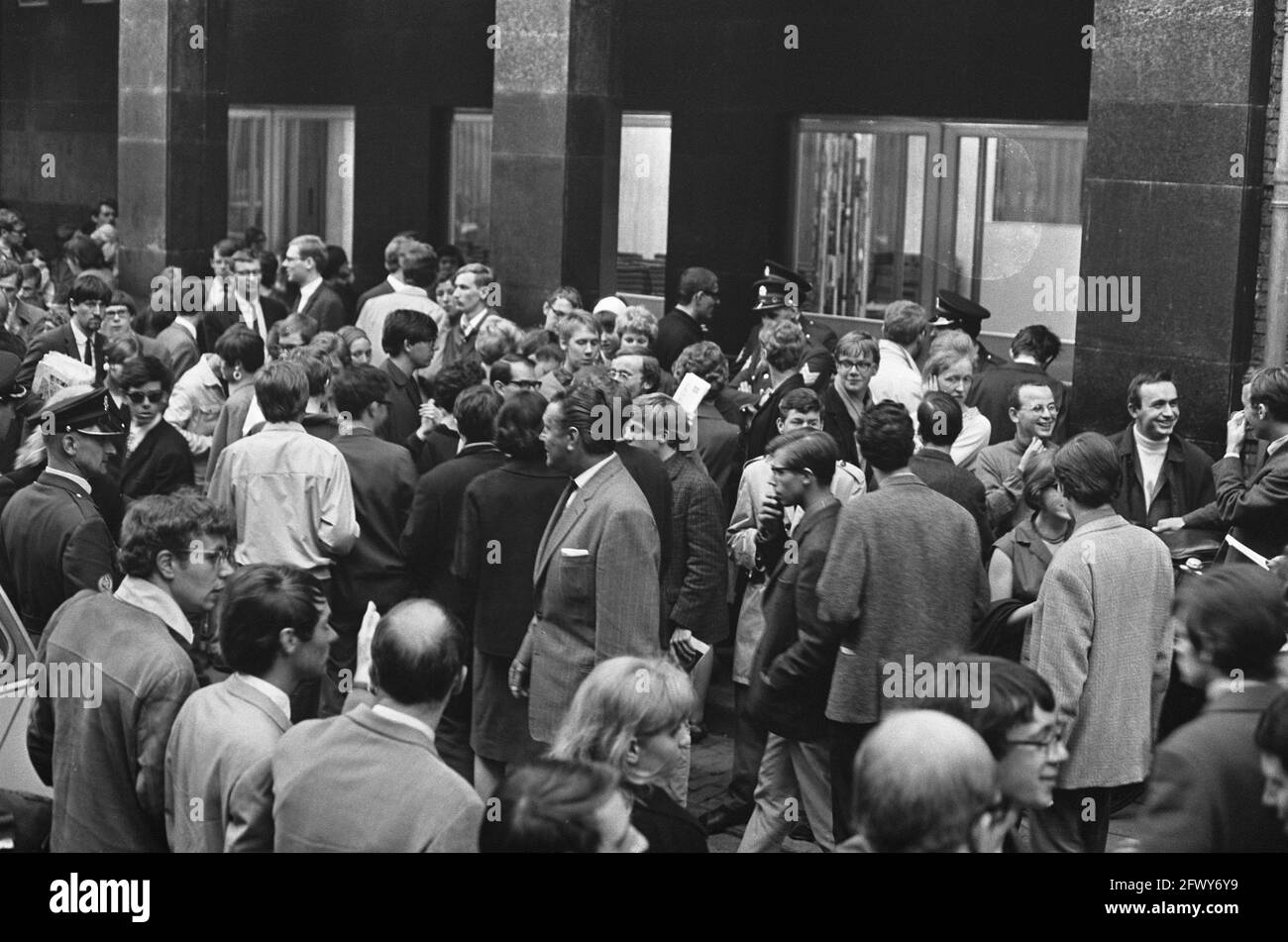 PvdA congress in Krasnapolski in Amsterdam, assignment, May 17, 1966 ...