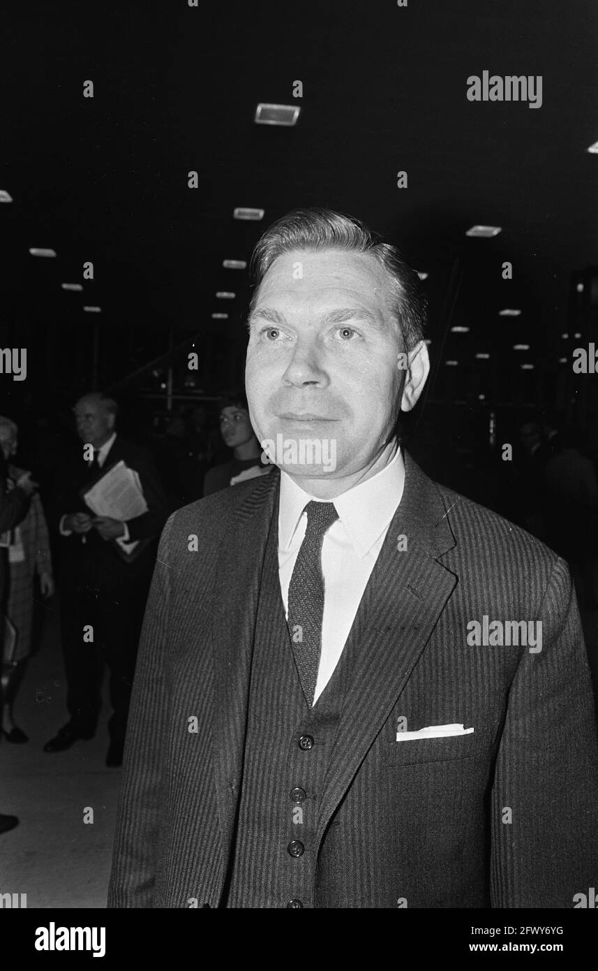 PVDA congress in the RAI. Numbers 2.3 E.R. Wieldraayer , secretary PVDA ...