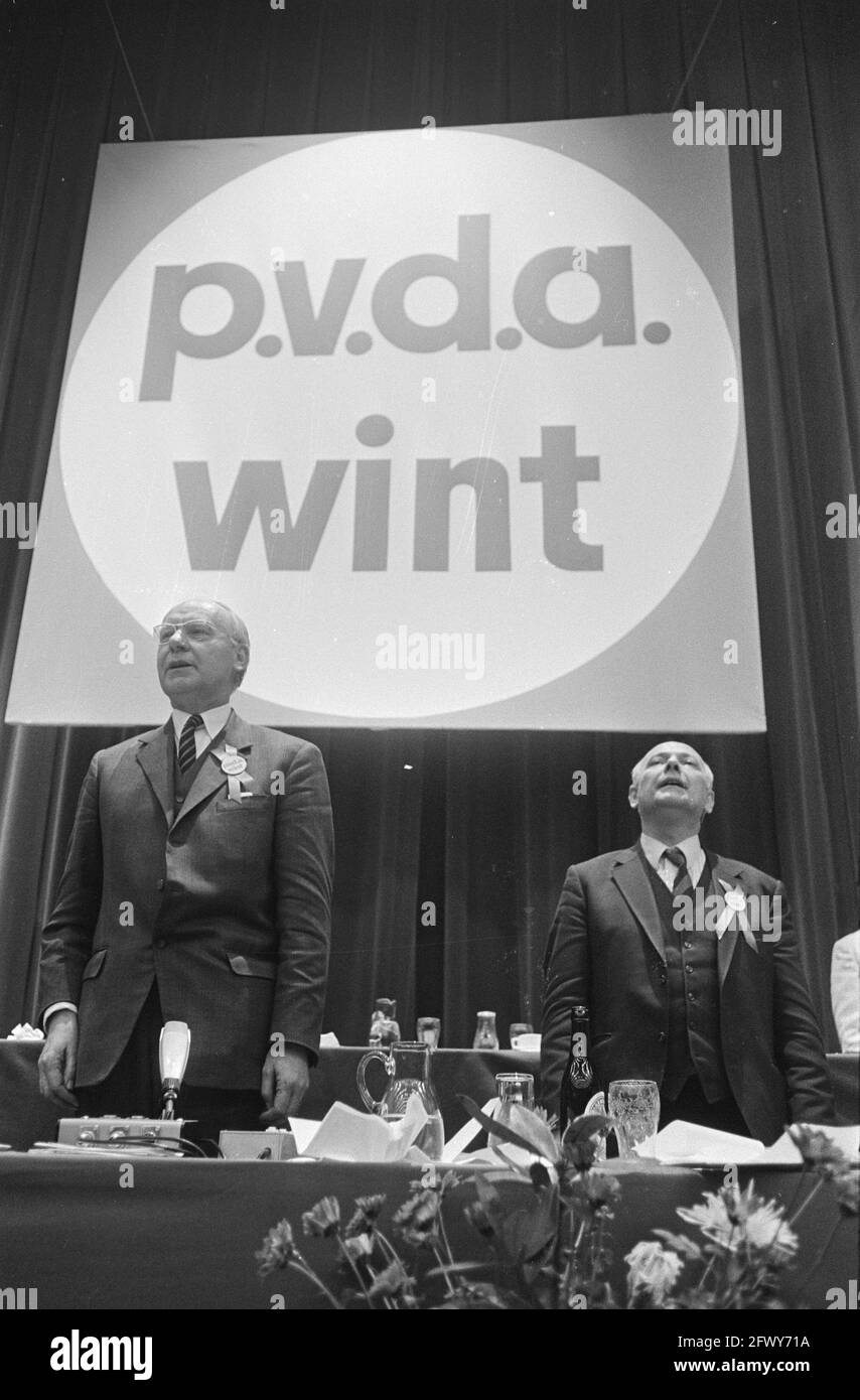 PvdA-Congress; last day, Amsterdam; left Vondeling, right Den Uyl ...