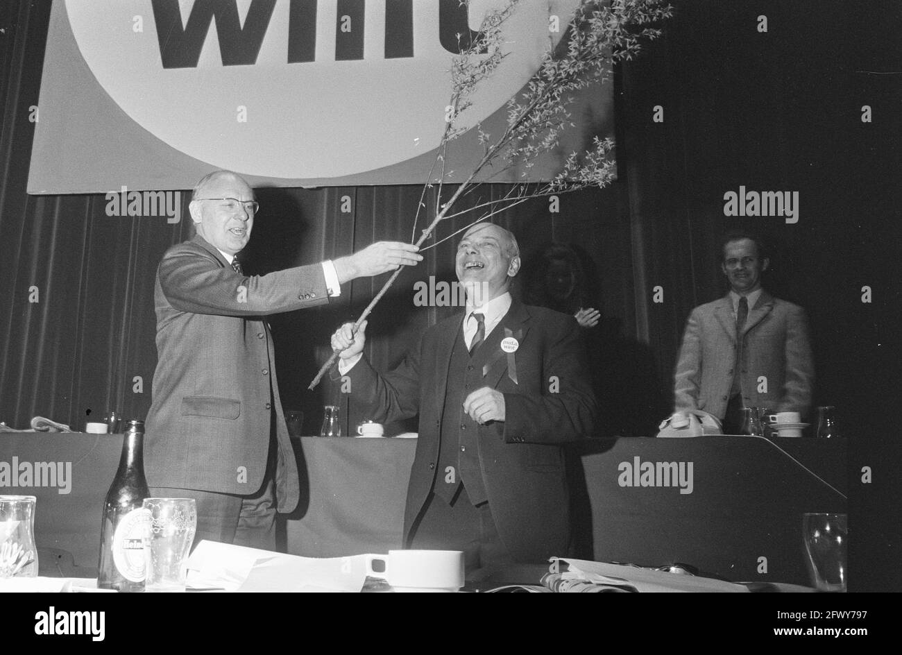 PvdA Congress; last day, Amsterdam; Vondeling (left) gives Den Uyl ...