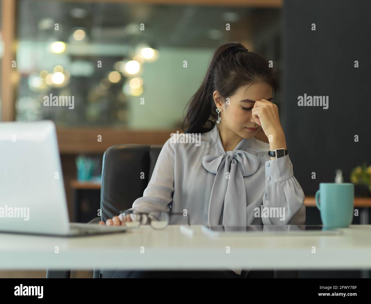 Portrait upset woman working computer hi-res stock photography and ...
