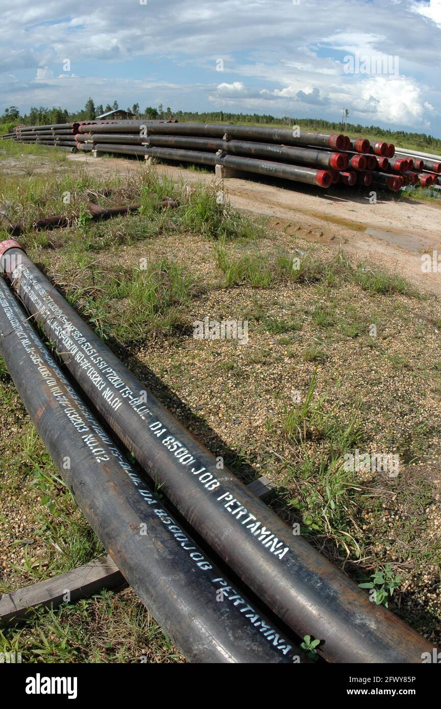 Drilling pipe, rig site, Jambi, Sumatra, Indonesia Stock Photo - Alamy