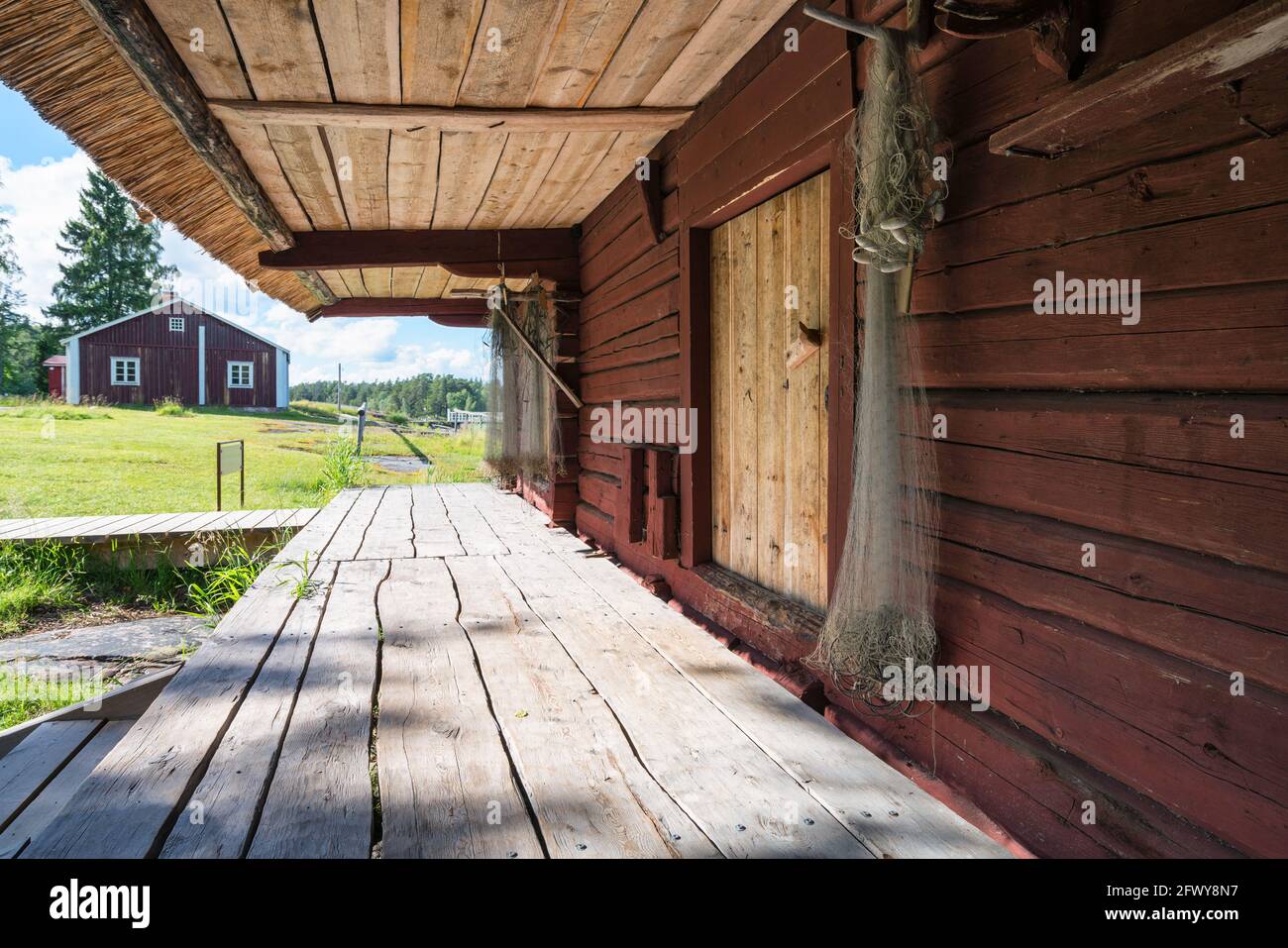 Storehouse thatched roof hi-res stock photography and images - Alamy