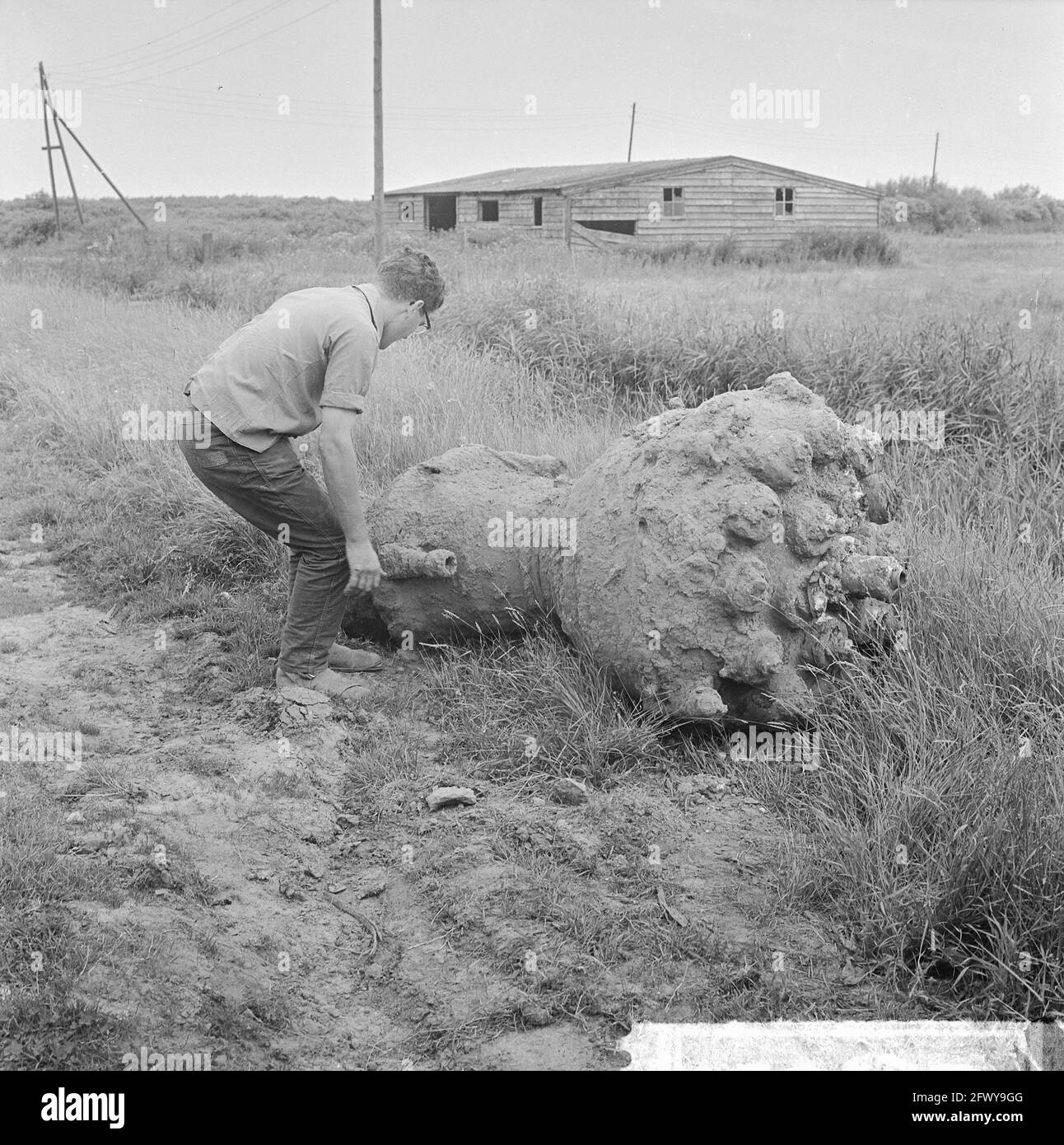 Rocket motor of V2 found in Europoort, July 15, 1964, motors ...