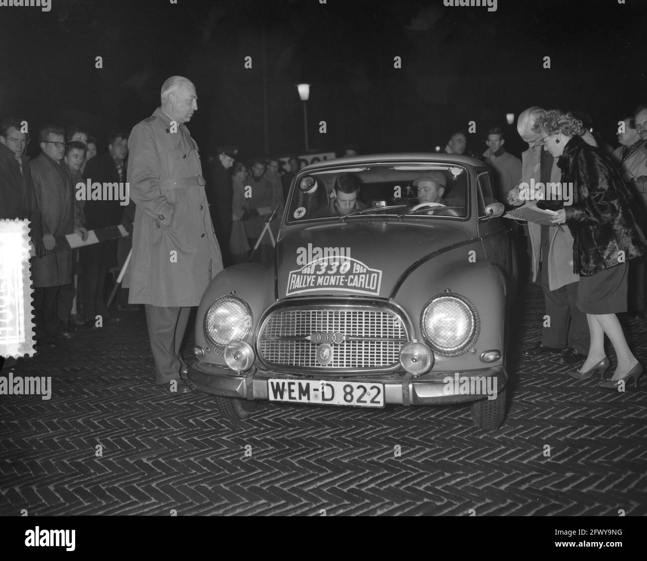 Rally Monte Carlo 1960 departure The Hague, January 19, 1960, DEPARTURE ...