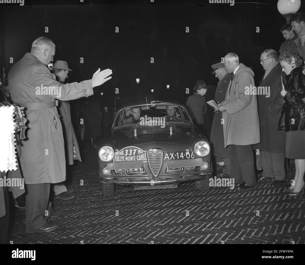 Rally Monte Carlo 1960 departure The Hague, January 19, 1960, DEPARTURE ...