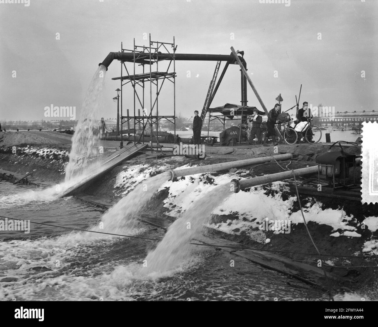 Disaster Tuindorp Oostzaan, pumps in operation, January 15, 1960 ...