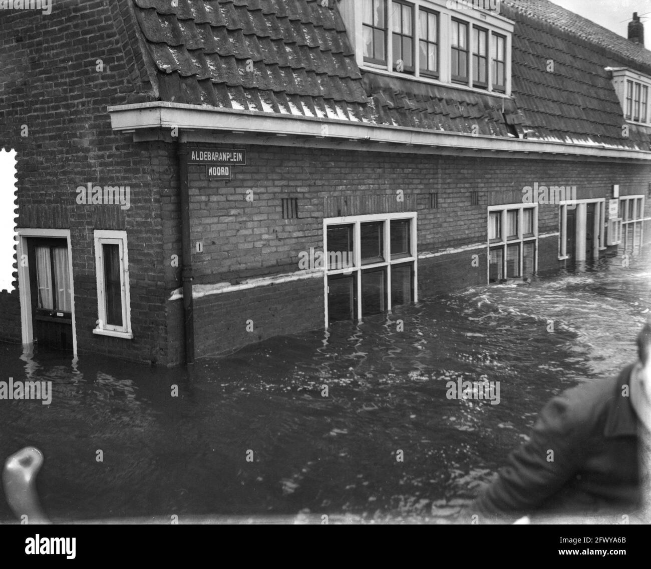 Disaster Tuindorp Oostzaan, water border, January 18, 1960, Disasters ...