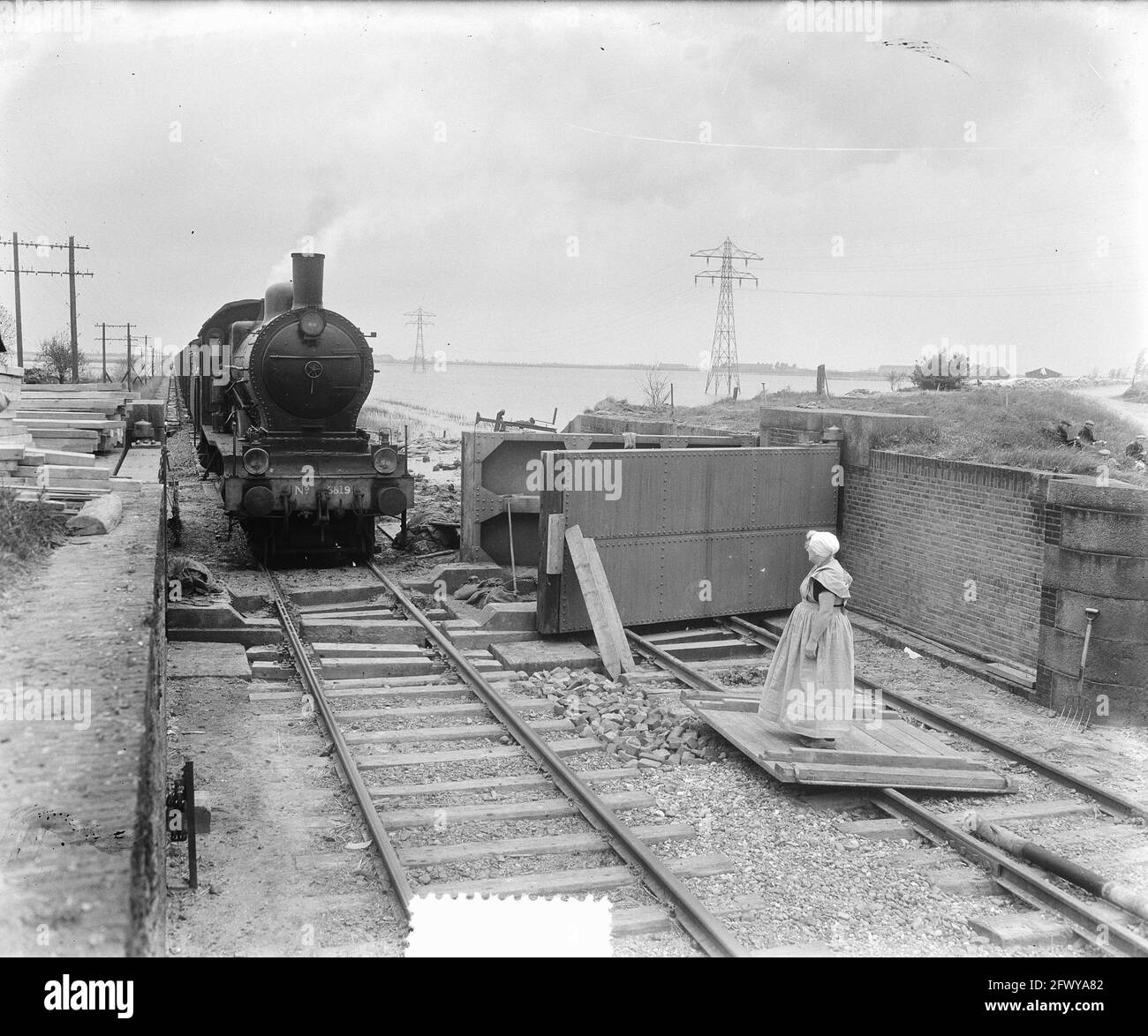 Disaster Areas NS runs train from Oostdijk to Kruiningen (locomotive ...