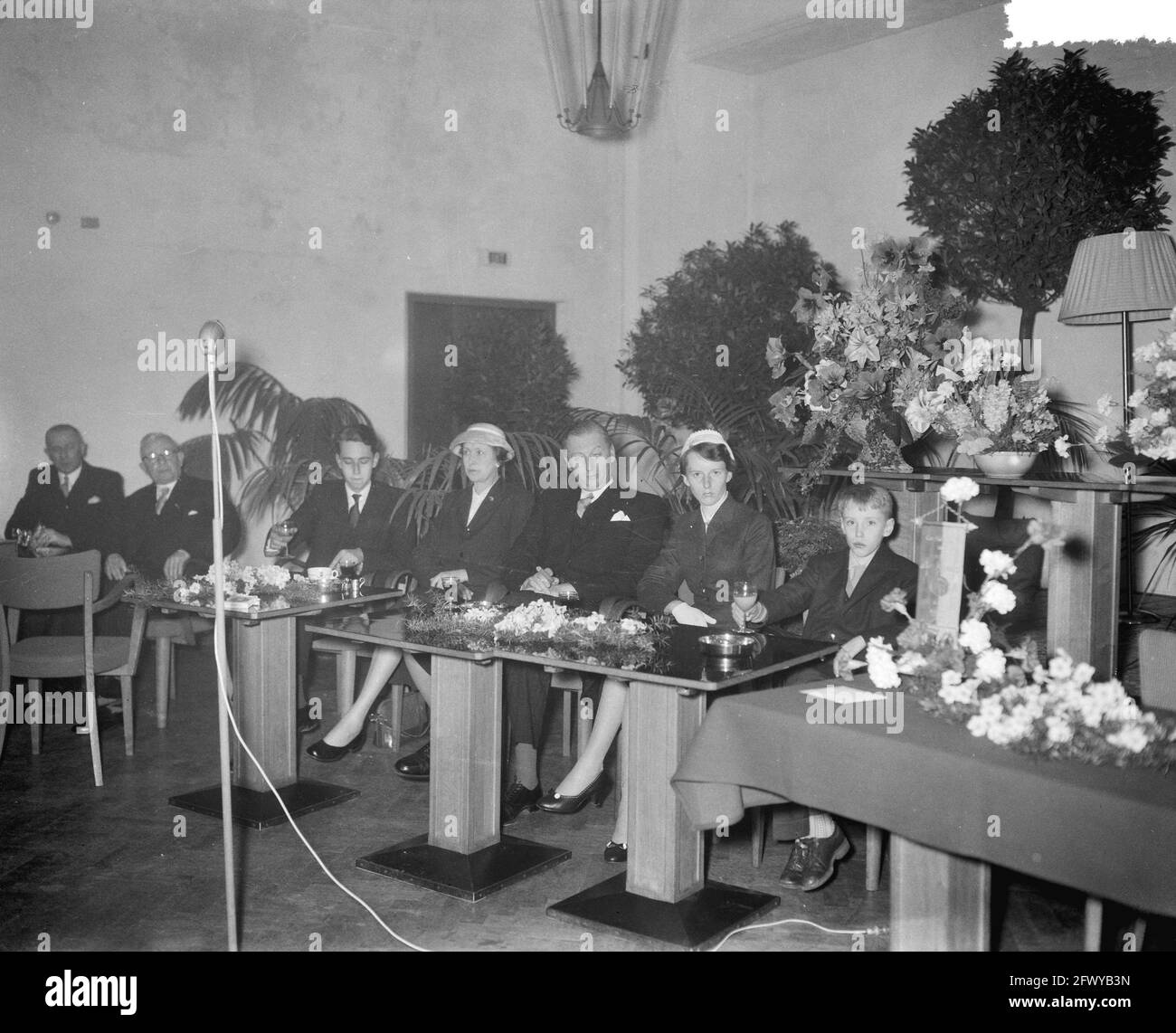 Reception mayor Bloemers of Deventer. Reception in Schouwburg, 30 march ...