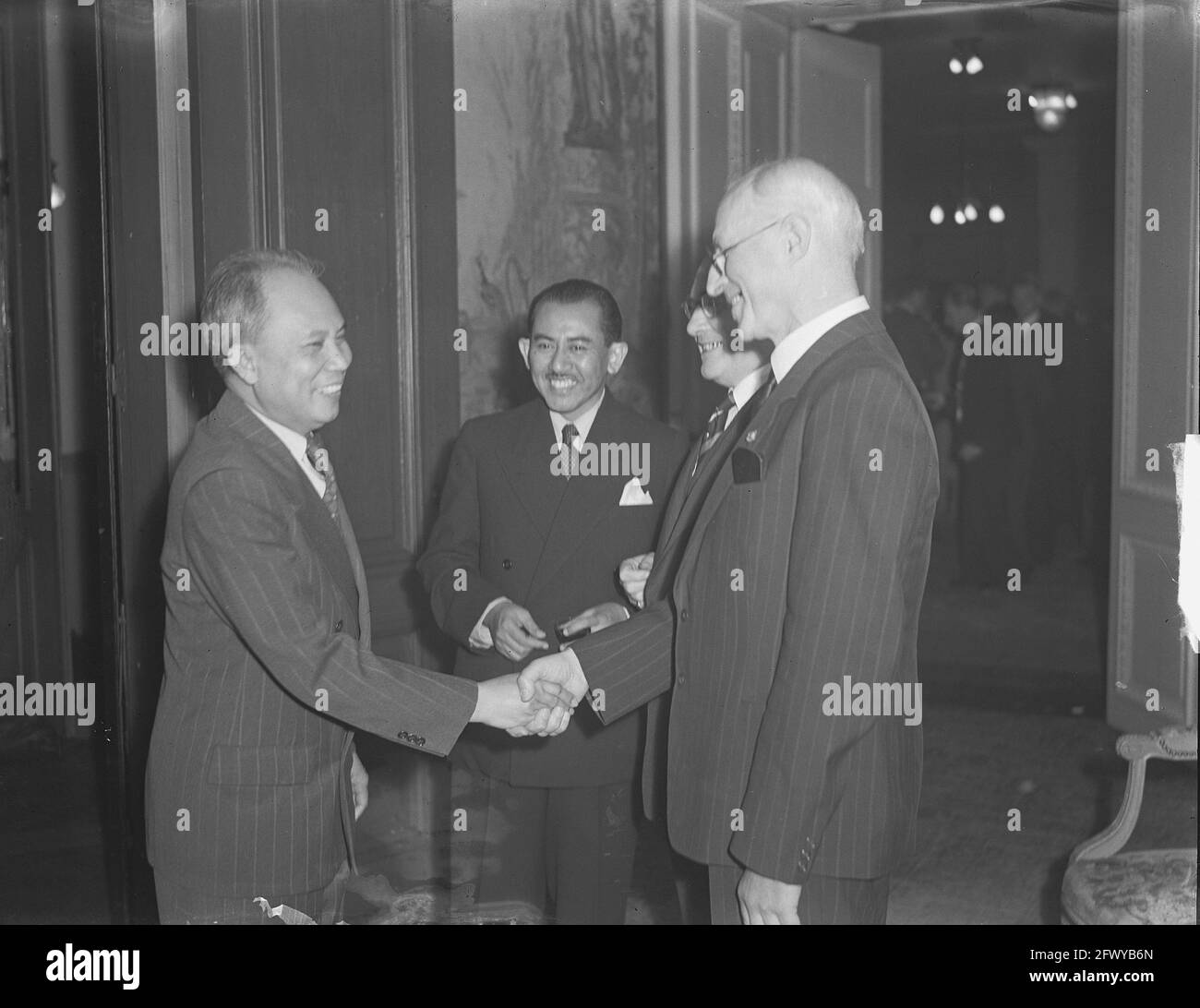 Reception offered by the Lower House to the Round Table Conference (RTC ...