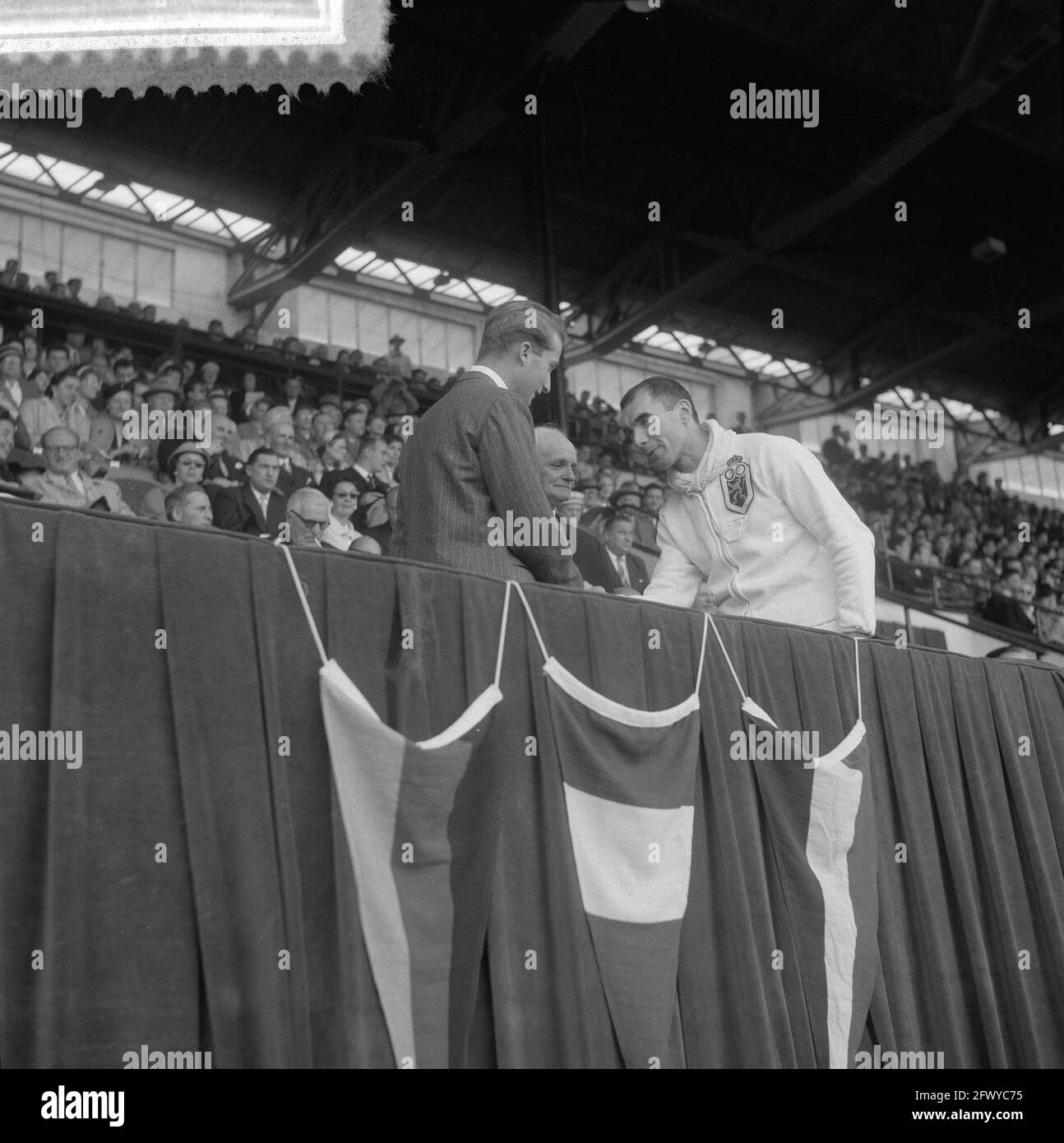 Athletics races in Brussels 10,000 meters. Prince Albert with one of ...