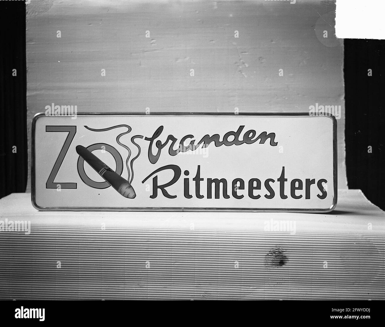 Kemperman ritmeester cigar advertisement hi-res stock photography and ...