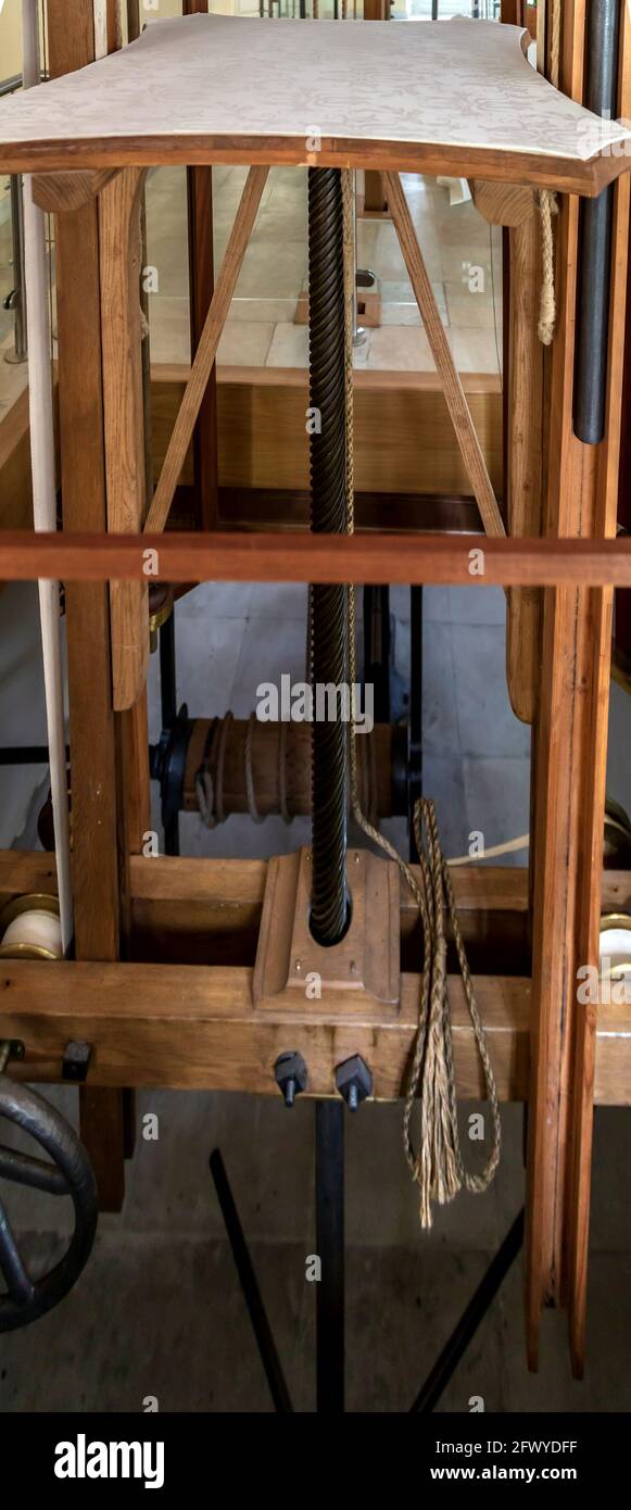 Mechanical tables mechanism. Technical levels below the ceremonial hall ...
