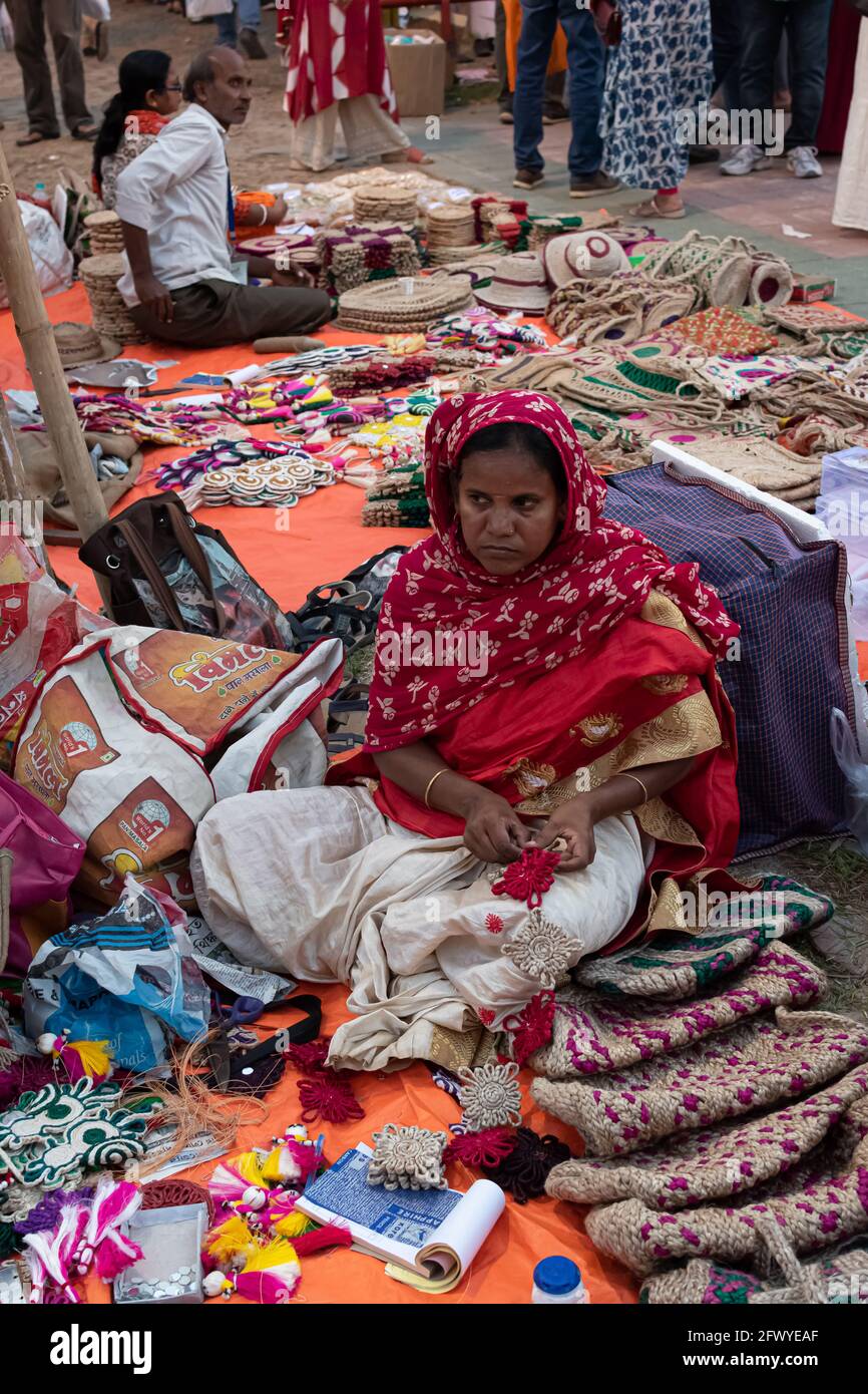 Indian handicrafts making hi-res stock photography and images - Alamy