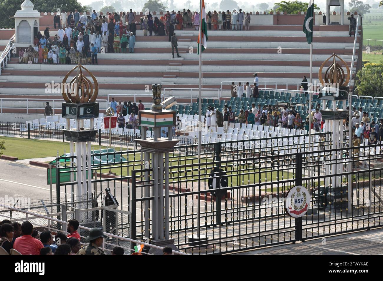 Photographic footage of the daily closing ceremony of the Wagah-Attari ...