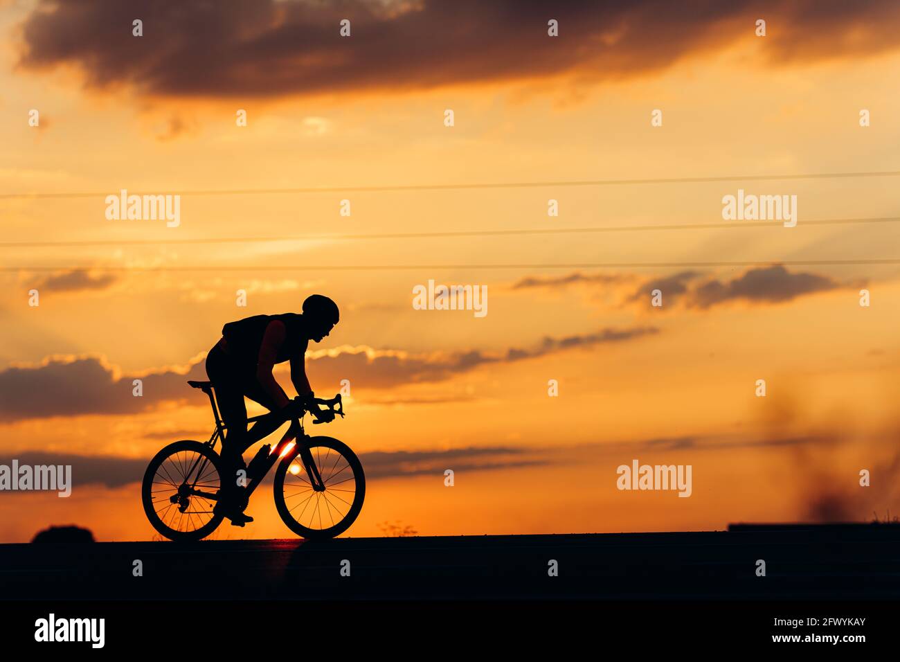 Cyclist race side view hi-res stock photography and images - Alamy