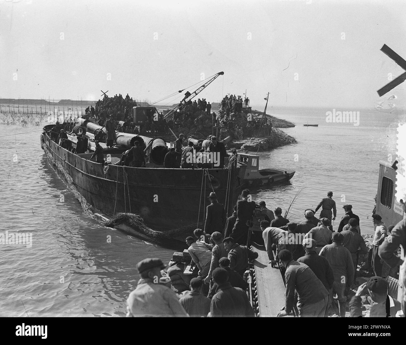 Rilland bath closing culvert sinking ship hi-res stock photography and ...