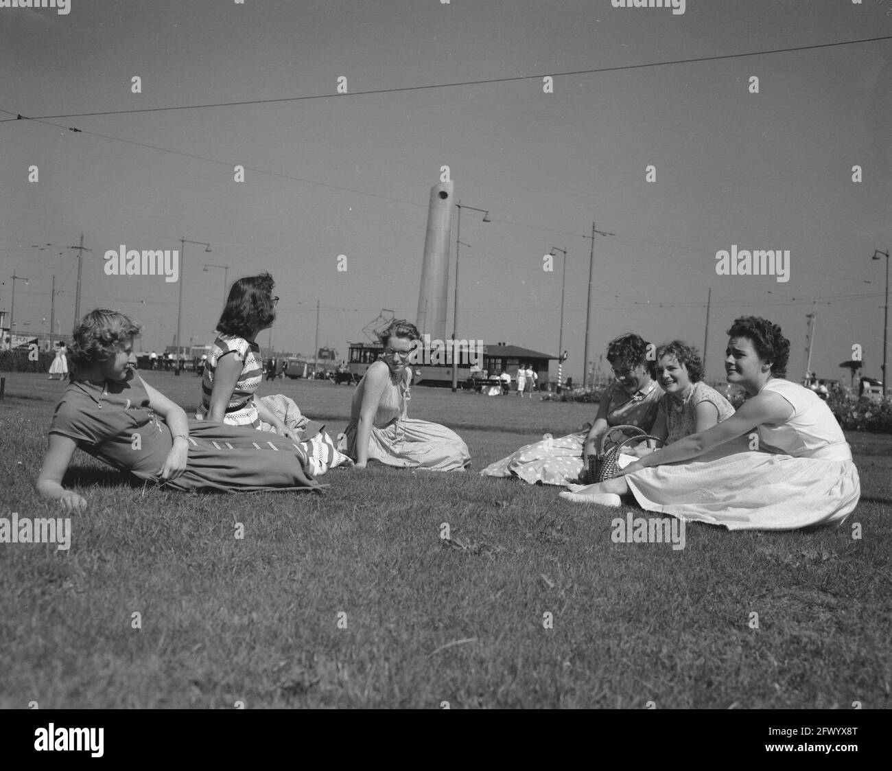Rotterdam office girls enjoy Black and White Stock Photos & Images - Alamy