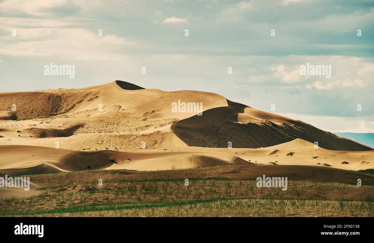 Mongolia. Sands Mongol Els, sandy dune desert, bright sunny day Stock ...