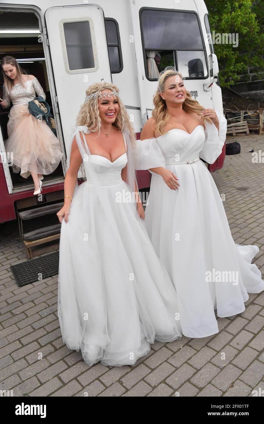 Moscow. Singer Anna Semenovich (right) during the filming of the video ...