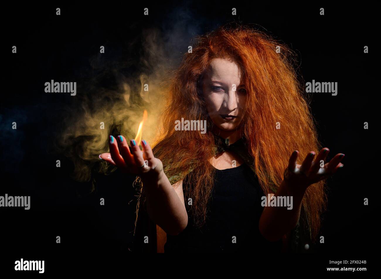 Black haired gothic girl hi-res stock photography and images - Alamy
