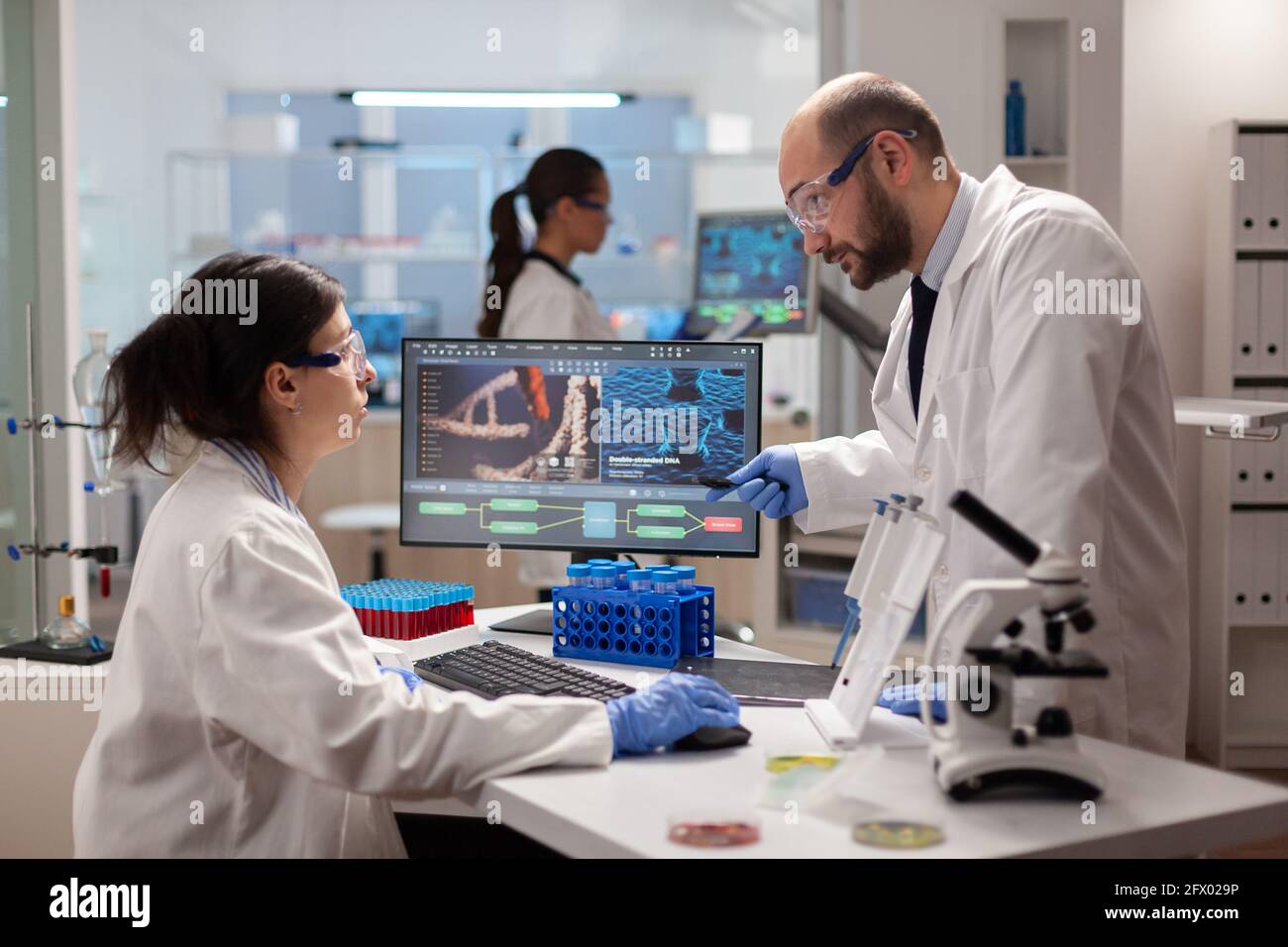 Computer lab dna hi-res stock photography and images - Alamy