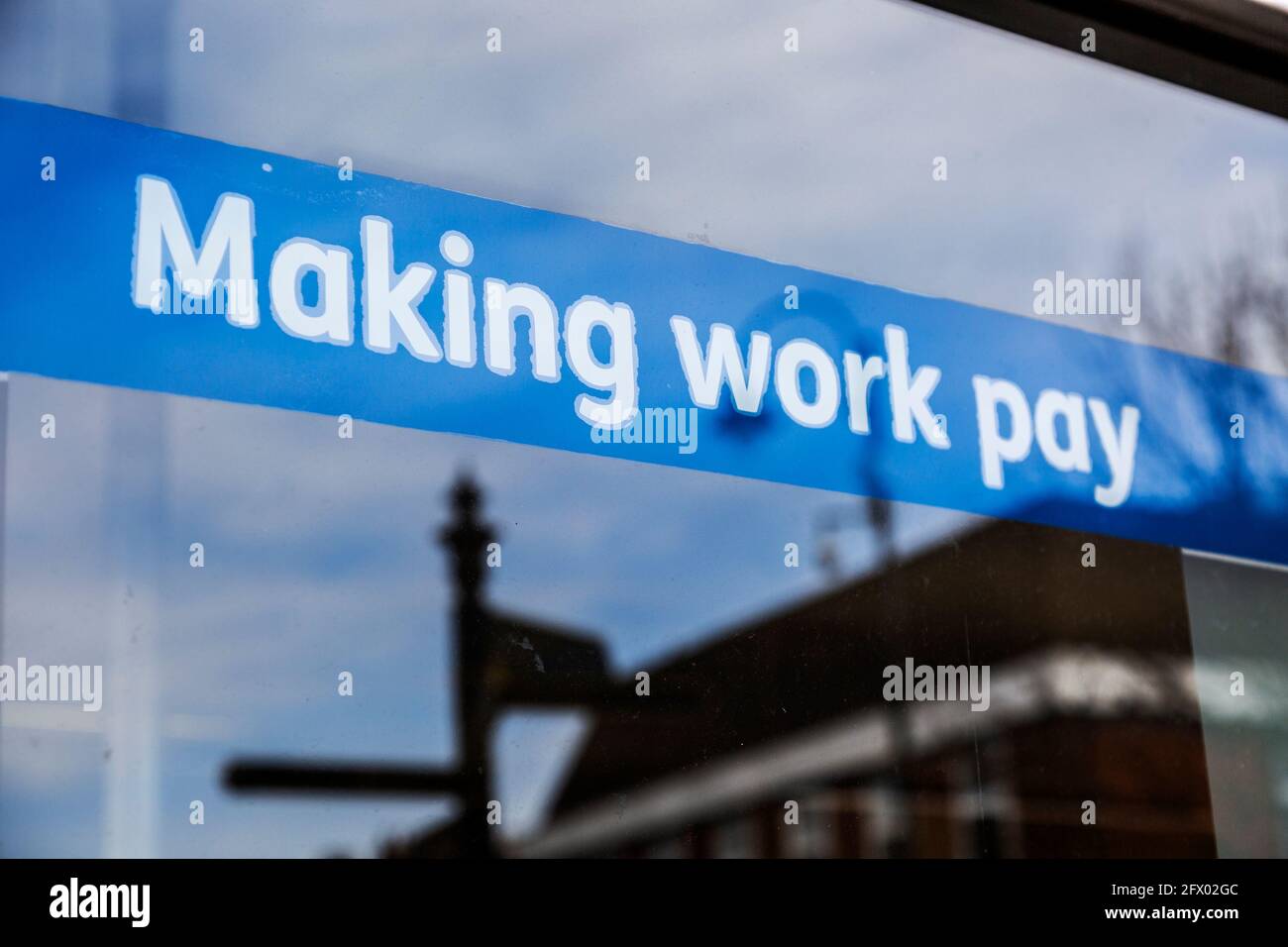 Making Work Pay banner message in window of Job centre, Devizes ...