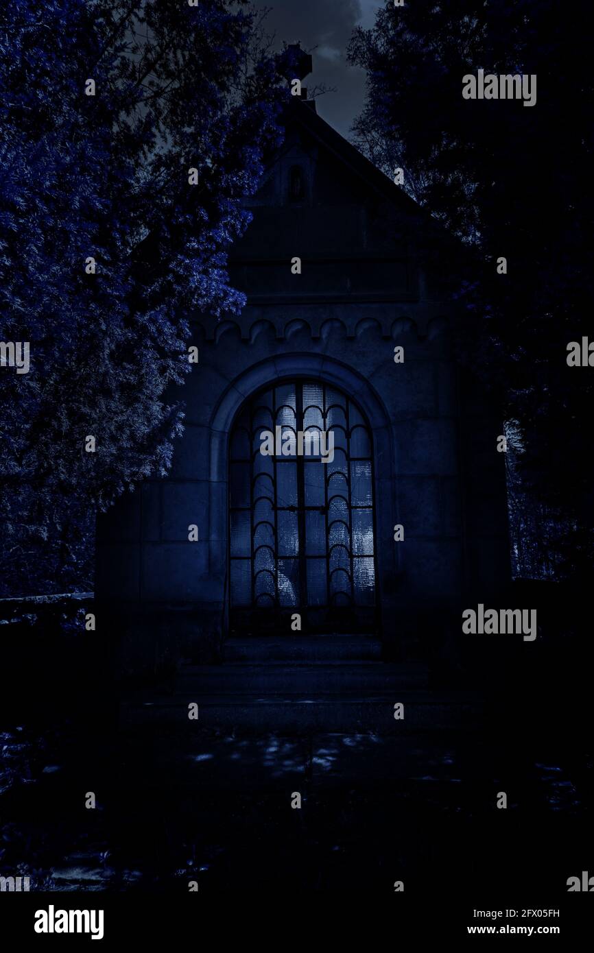 Family vault tomb grave hi-res stock photography and images - Alamy