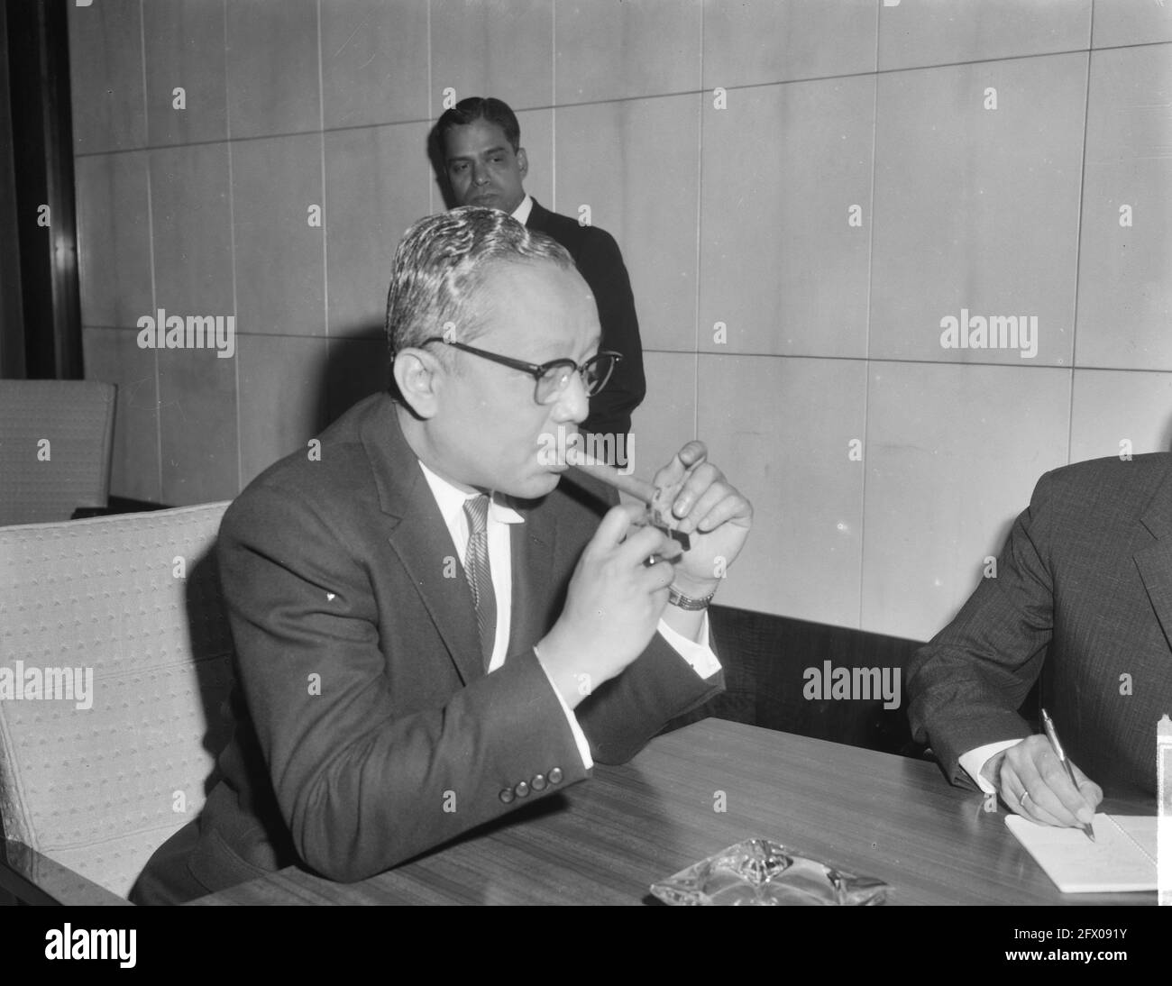 Un oe tant Black and White Stock Photos & Images - Alamy