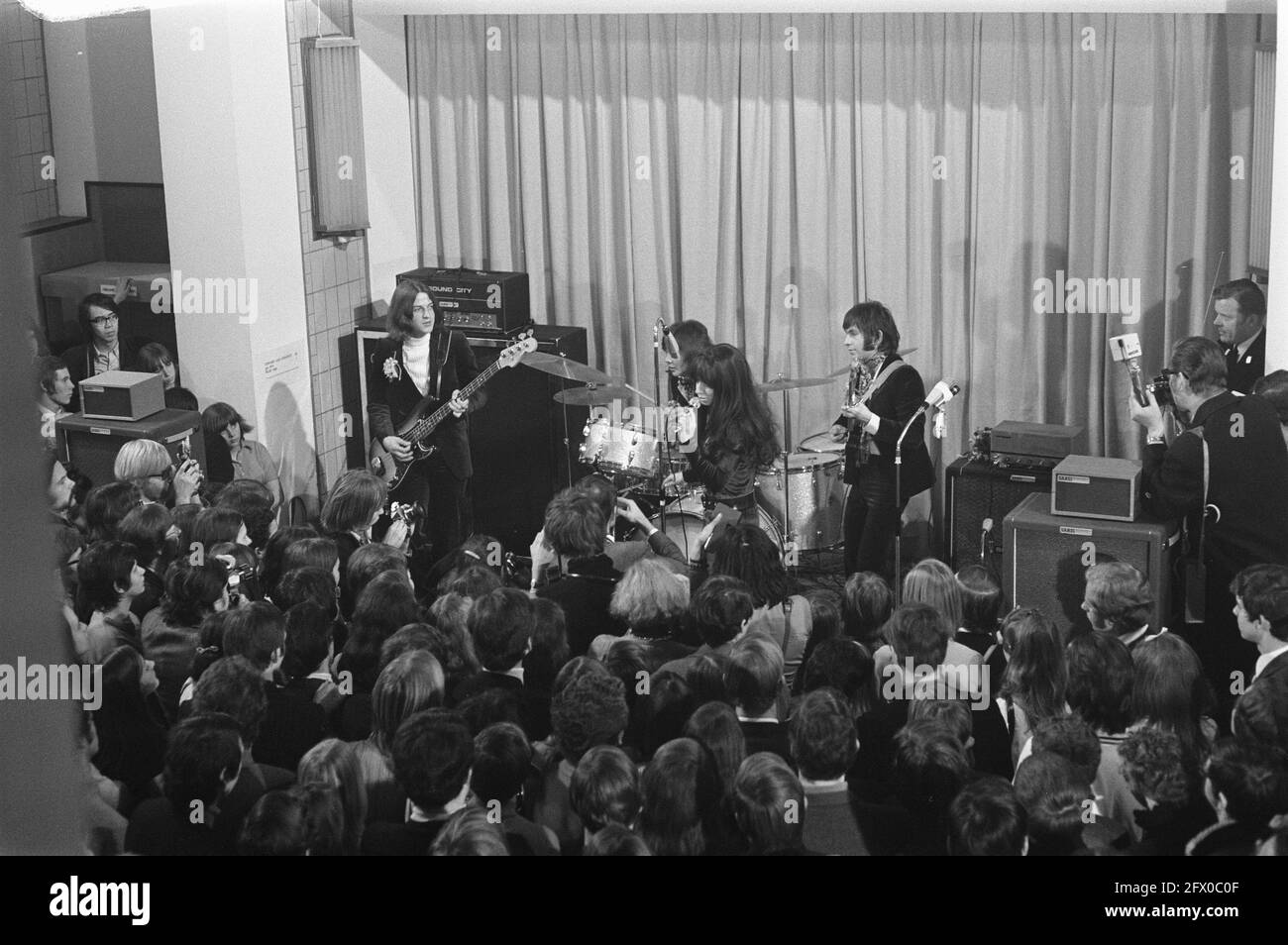 Shocking blue 1990 hi-res stock photography and images - Alamy