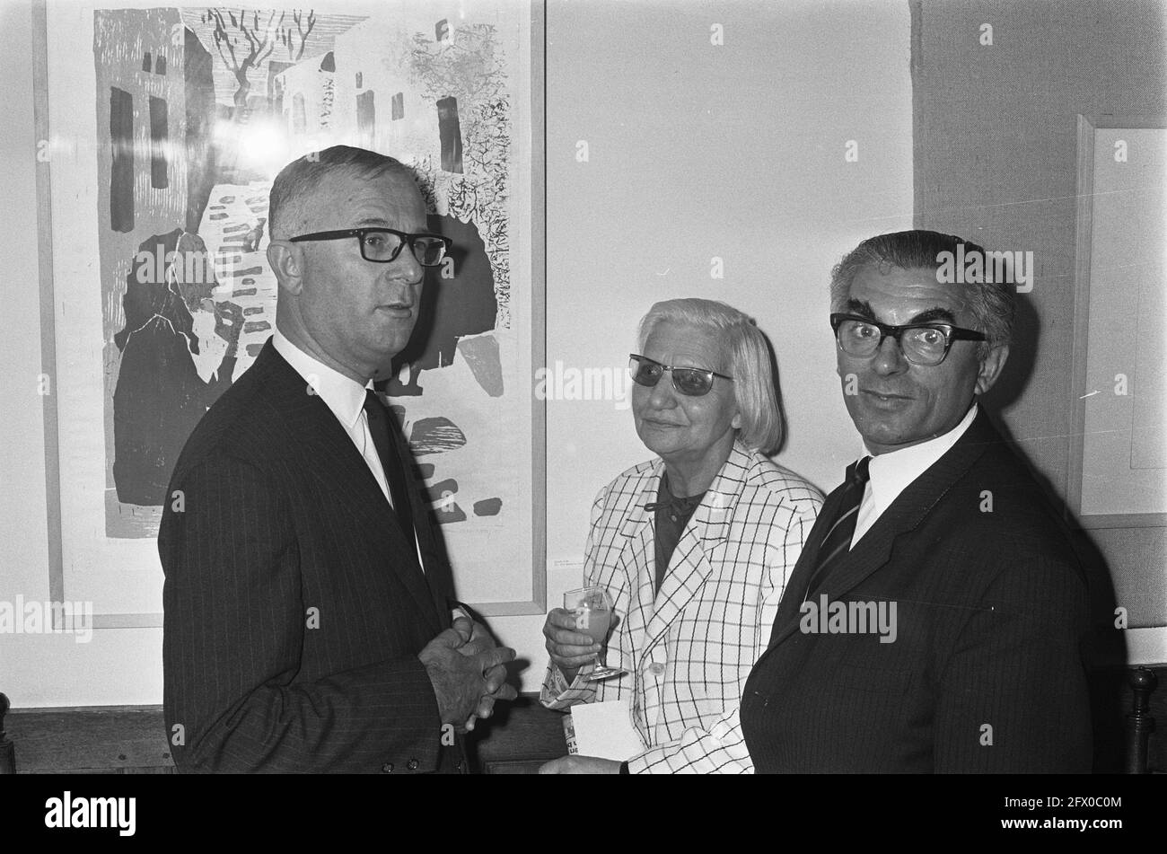 Shimson Arad, his wife and Wim Polak [alderman for art affairs] at an ...