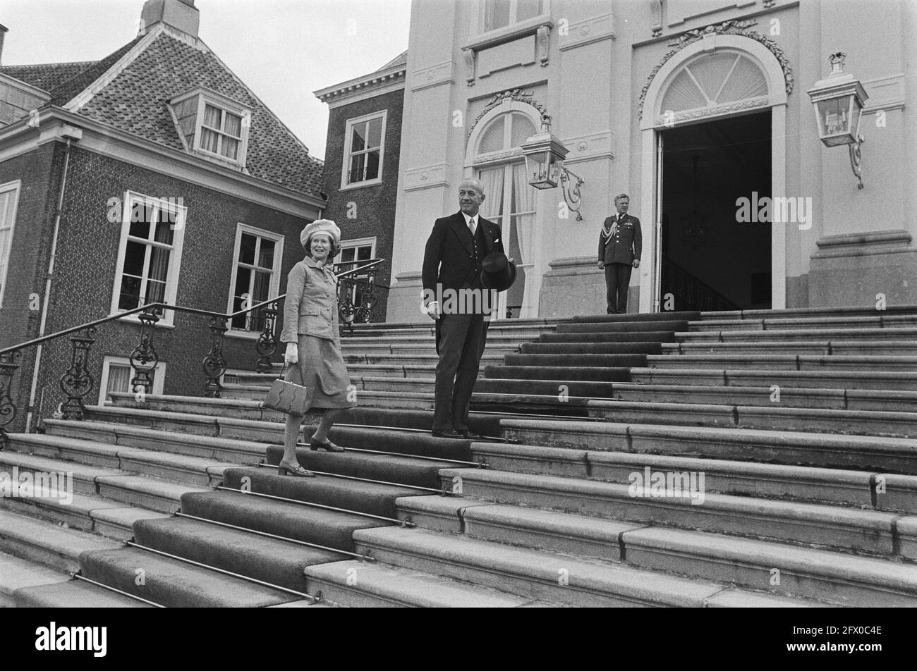 Mr. Bendien, ambassador to Kuwait, and his wife on the steps of Huis ...
