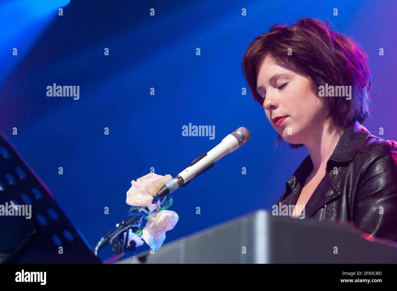 Jazz morley singer hi-res stock photography and images - Alamy