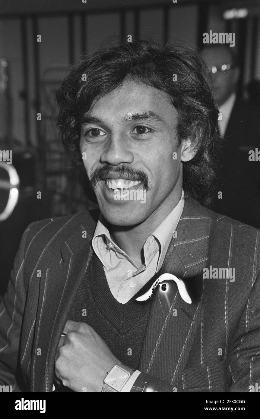 16 simon tahamata hi-res stock photography and images - Alamy